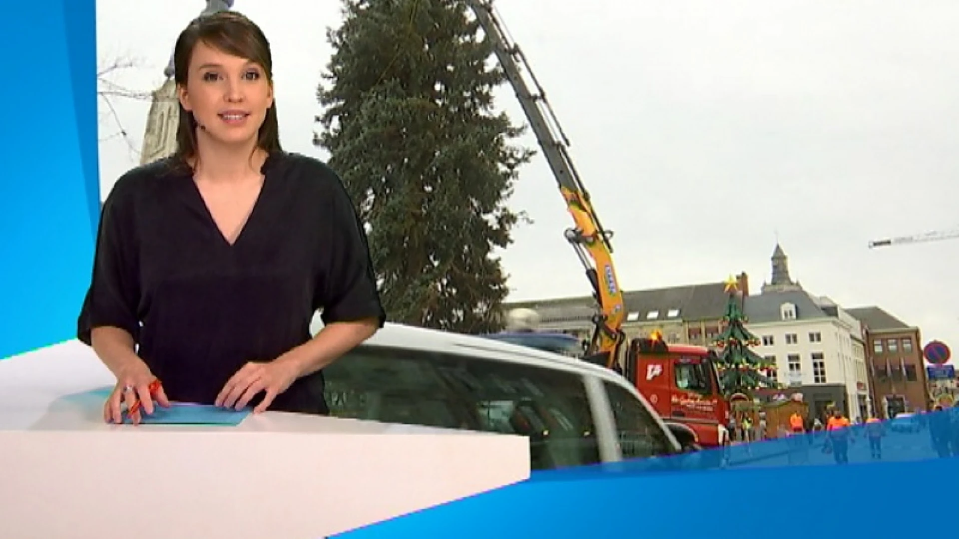 Gigantische kerstboom krijgt plaatsje op Grote Markt van Tienen | ROBtv Gigantische kerstboom krijgt plaatsje op Grote Markt van Tienen | ROBtv